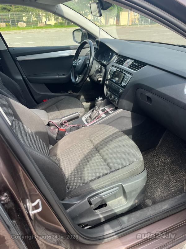 Brown Skoda Octavia 2016 in Tallinn, with an engine capacity of 1.60 L and mileage of 320 thousand km for 7498 €, photo 8 on AUTOMOTO.COM.LV