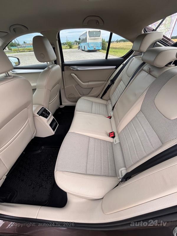 Brūns Skoda Octavia 2016 Tallina, ar dzinēja tilpumu 1.60 L un nobraukumu 266 tūkst. km par 7000 €, foto 4 vietnē AUTOMOTO.COM.LV