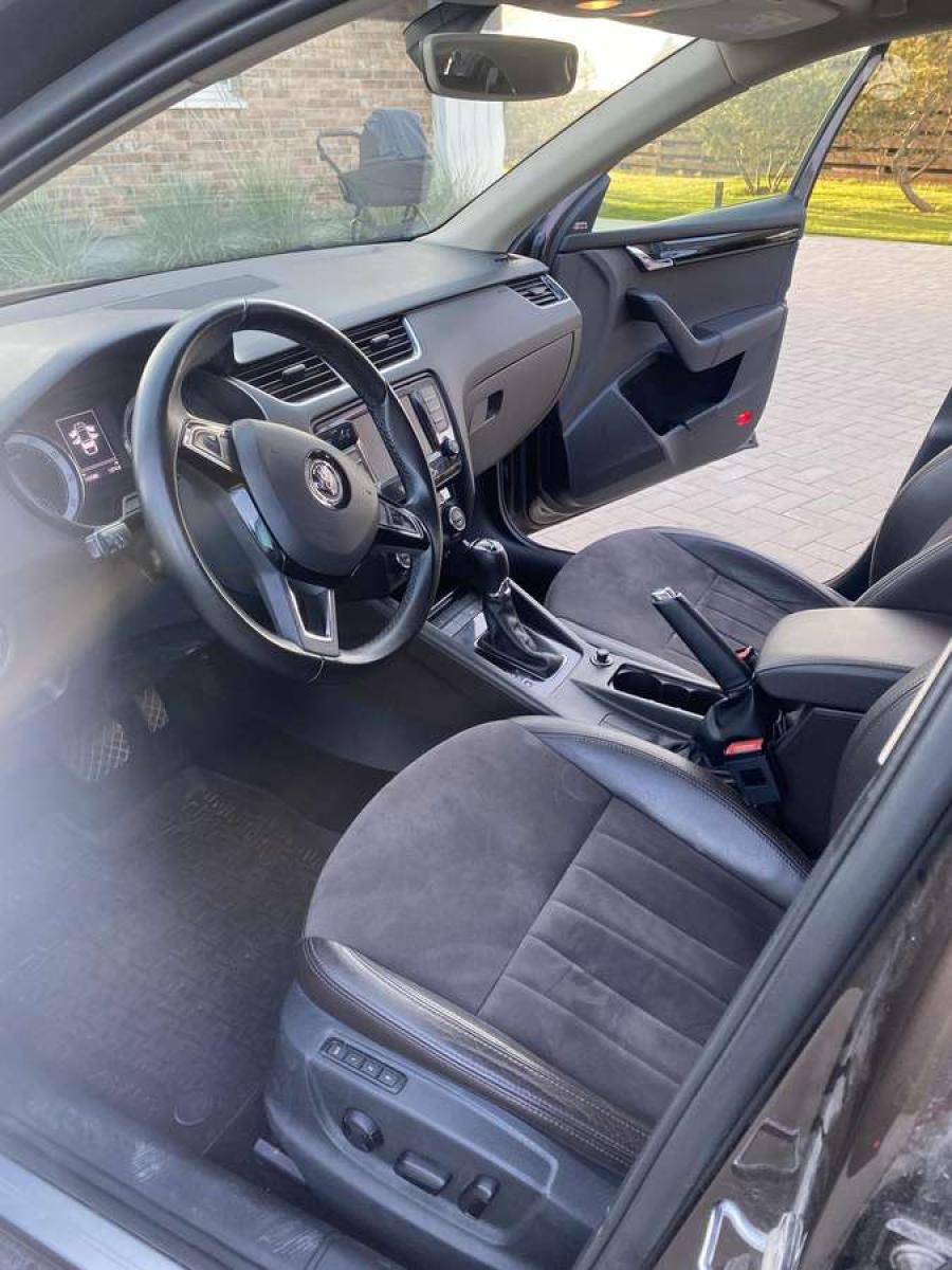 Brown Skoda Octavia 2016 in Klaipeda, with an engine capacity of 1.80 L and mileage of 153 thousand km for 10500 €, photo 5 on AUTOMOTO.COM.LV