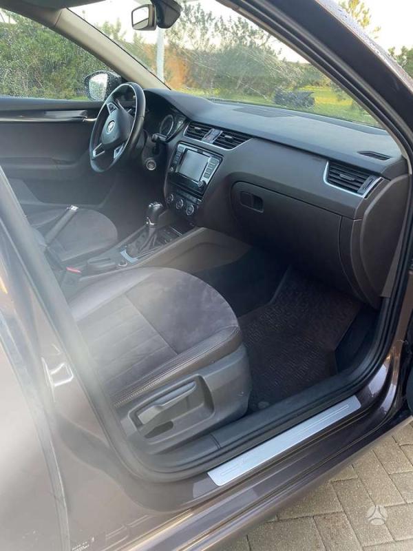 Skoda Octavia 2016 in Klaipeda on AUTOMOTO.COM.LV Brown Skoda Octavia 2016 in Klaipeda, with an engine capacity of 1.80 L and mileage of 153 thousand km for 10500 €, photo 7 on AUTOMOTO.COM.LV