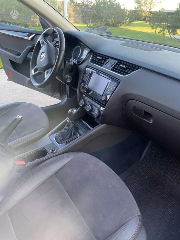 Skoda Octavia 2016 in Klaipeda on AUTOMOTO.COM.LV Brown Skoda Octavia 2016 in Klaipeda, with an engine capacity of 1.80 L and mileage of 153 thousand km for 10500 €, photo 8 on AUTOMOTO.COM.LV