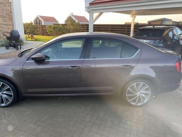 Skoda Octavia 2016 in Klaipeda on AUTOMOTO.COM.LV Brown Skoda Octavia 2016 in Klaipeda, with an engine capacity of 1.80 L and mileage of 153 thousand km for 10500 €, photo 9 on AUTOMOTO.COM.LV