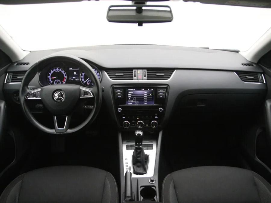 Brown Skoda Octavia 2018 in Vilnius, with an engine capacity of 1.60 L and mileage of 186 thousand km for 10199 €, photo 3 on AUTOMOTO.COM.LV