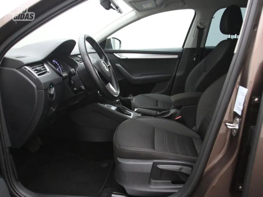 Brown Skoda Octavia 2018 in Vilnius, with an engine capacity of 1.60 L and mileage of 186 thousand km for 10199 €, photo 5 on AUTOMOTO.COM.LV