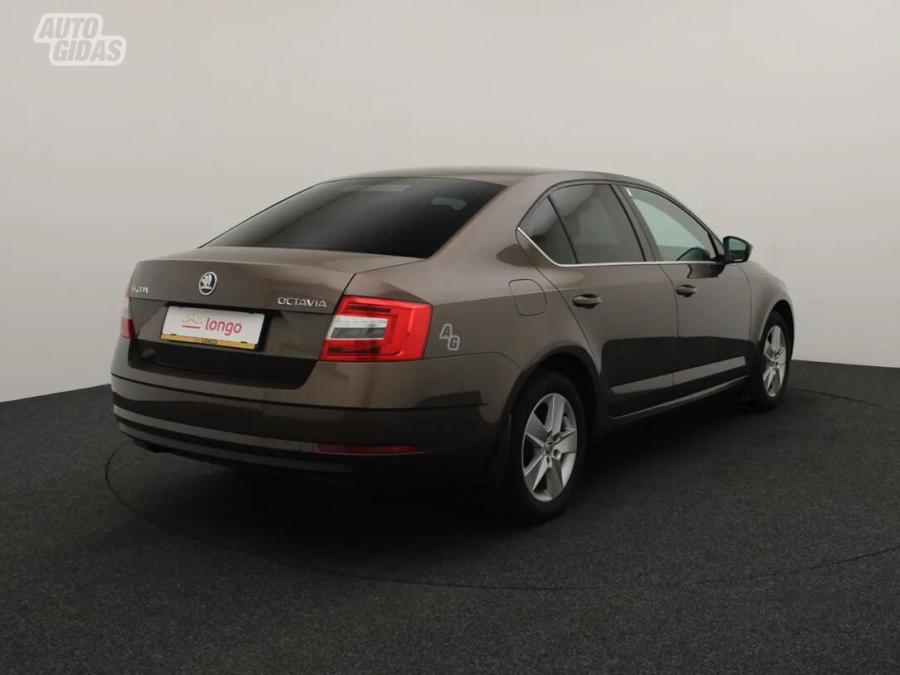 Brown Skoda Octavia 2018 in Vilnius, with an engine capacity of 1.60 L and mileage of 186 thousand km for 10199 €, photo 9 on AUTOMOTO.COM.LV