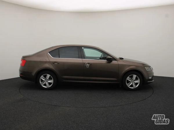 Brūns Skoda Octavia 2018 Viļņa, ar dzinēja tilpumu 1.60 L un nobraukumu 186 tūkst. km par 10199 €, foto 9 vietnē AUTOMOTO.COM.LV