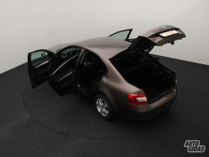 Brown Skoda Octavia 2018 in Vilnius, with an engine capacity of 1.60 L and mileage of 186 thousand km for 10199 €, photo 14 on AUTOMOTO.COM.LV
