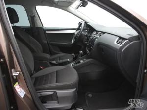 Brown Skoda Octavia 2018 in Vilnius, with an engine capacity of 1.60 L and mileage of 186 thousand km for 10199 €, photo 15 on AUTOMOTO.COM.LV
