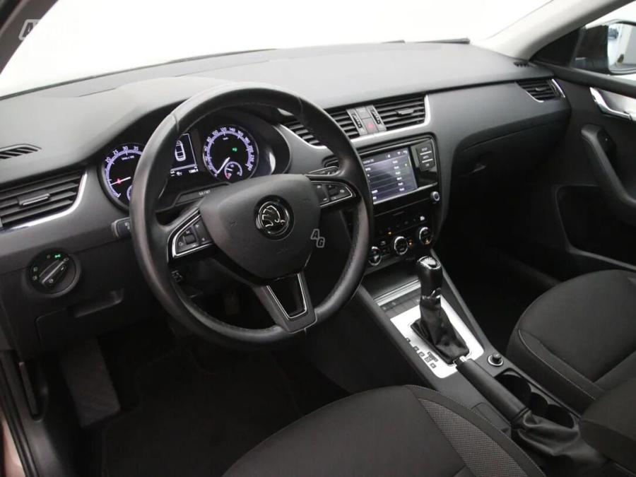 Brown Skoda Octavia 2018 in Vilnius, with an engine capacity of 1.60 L and mileage of 186 thousand km for 10199 €, photo 17 on AUTOMOTO.COM.LV