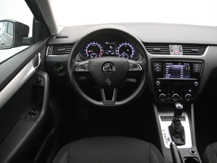 Brown Skoda Octavia 2018 in Vilnius, with an engine capacity of 1.60 L and mileage of 186 thousand km for 10199 €, photo 18 on AUTOMOTO.COM.LV
