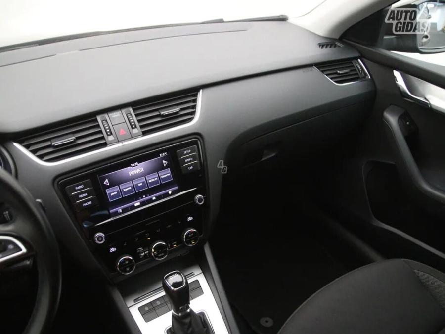 Brown Skoda Octavia 2018 in Vilnius, with an engine capacity of 1.60 L and mileage of 186 thousand km for 10199 €, photo 22 on AUTOMOTO.COM.LV
