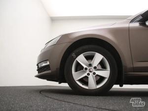 Brown Skoda Octavia 2018 in Vilnius, with an engine capacity of 1.60 L and mileage of 186 thousand km for 10199 €, photo 28 on AUTOMOTO.COM.LV