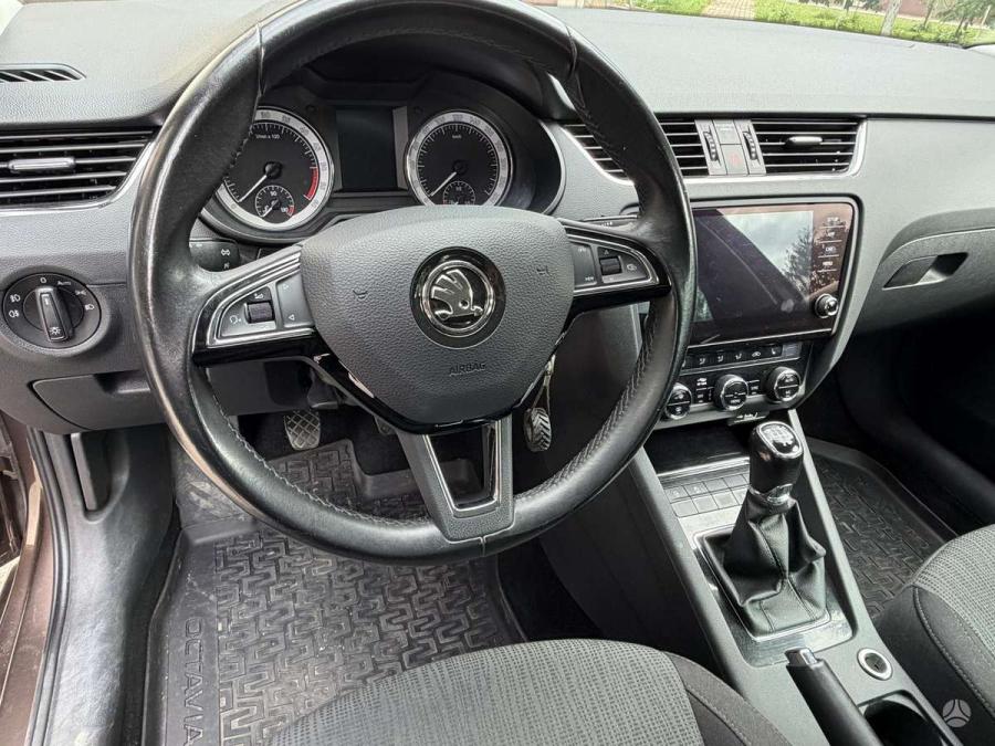 Brown Skoda Octavia 2019 in Silale, with an engine capacity of 1.60 L and mileage of 120 thousand km for 11000 €, photo 18 on AUTOMOTO.COM.LV
