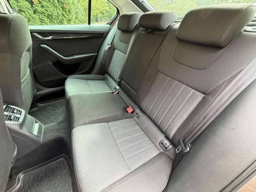 Brown Skoda Octavia 2019 in Silale, with an engine capacity of 1.60 L and mileage of 120 thousand km for 11000 €, photo 20 on AUTOMOTO.COM.LV