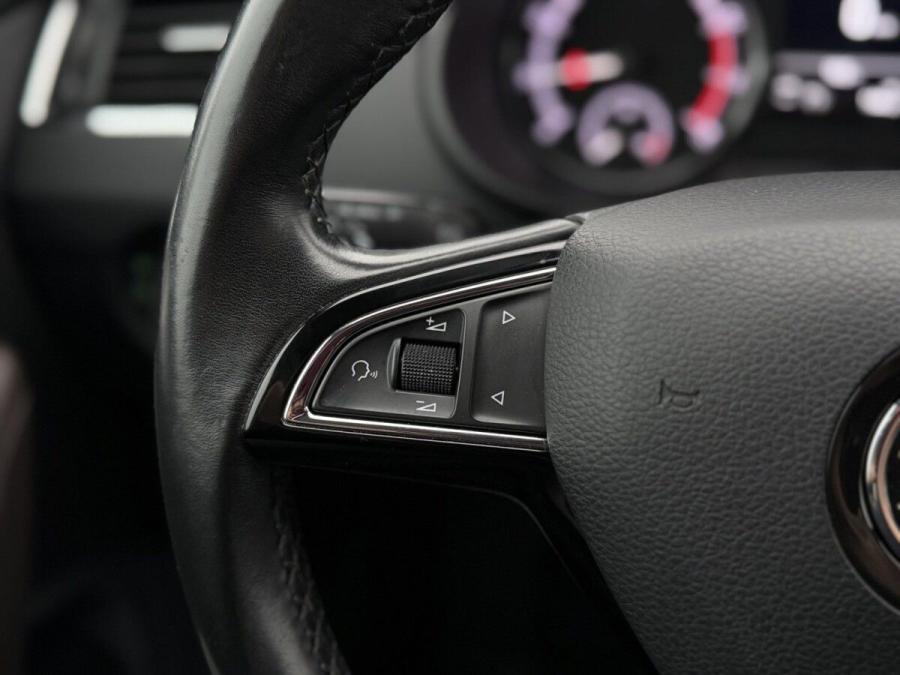 Brūns Skoda Octavia 2020 Pērnava, ar dzinēja tilpumu 1.00 L un nobraukumu 108 tūkst. km par 11900 €, foto 19 vietnē AUTOMOTO.COM.LV