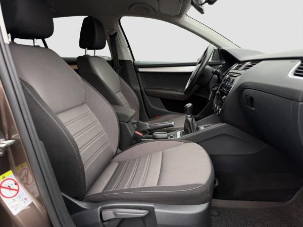 Skoda Octavia 2020 Pērnava vietnē Brūns Skoda Octavia 2020 Pērnava, ar dzinēja tilpumu 1.00 L un nobraukumu 108 tūkst. km par 11900 €, foto 6 vietnē AUTOMOTO.COM.LV