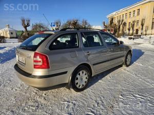 Brown Skoda Octavia 2006 in Gulbene, with an engine capacity of 1.60 L and mileage of 214 thousand km for 2800 €, photo 4 on AUTOMOTO.COM.LV