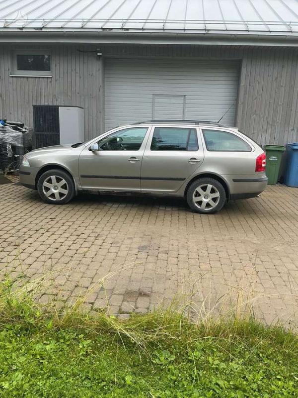 Brown Skoda Octavia 2006 in Vilnius, with an engine capacity of 1.97 L and mileage of 173 thousand km for 1999 €, photo 6 on AUTOMOTO.COM.LV