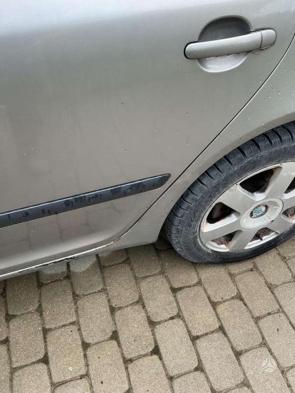 Brown Skoda Octavia 2006 in Vilnius, with an engine capacity of 1.97 L and mileage of 173 thousand km for 1999 €, photo 9 on AUTOMOTO.COM.LV