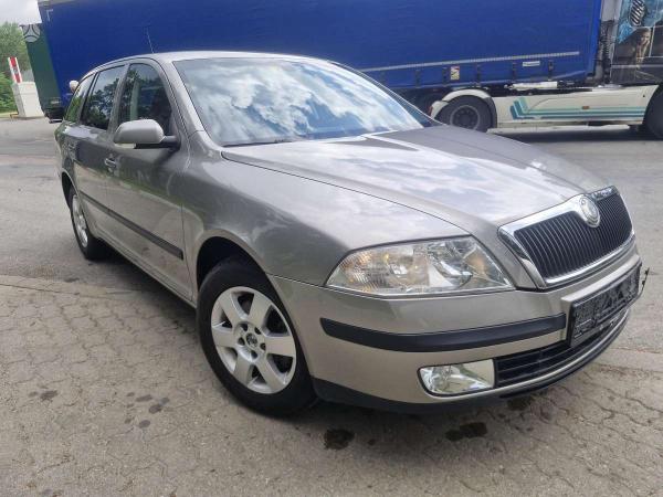 Brown Skoda Octavia 2007 in Vilnius, with an engine capacity of 1.98 L and mileage of 223 thousand km for 2850 €, photo 5 on AUTOMOTO.COM.LV