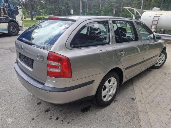 Brown Skoda Octavia 2007 in Vilnius, with an engine capacity of 1.98 L and mileage of 223 thousand km for 2850 €, photo 2 on AUTOMOTO.COM.LV