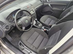 Brown Skoda Octavia 2007 in Vilnius, with an engine capacity of 1.98 L and mileage of 223 thousand km for 2850 €, photo 8 on AUTOMOTO.COM.LV