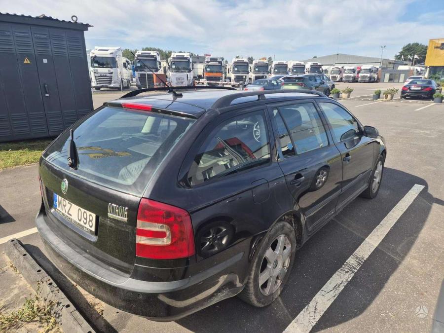 Brown Skoda Octavia 2007 in Vilnius, with an engine capacity of 1.97 L and mileage of 360 thousand km for 790 €, photo 1 on AUTOMOTO.COM.LV