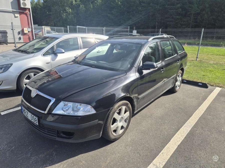 Brown Skoda Octavia 2007 in Vilnius, with an engine capacity of 1.97 L and mileage of 360 thousand km for 790 €, photo 3 on AUTOMOTO.COM.LV