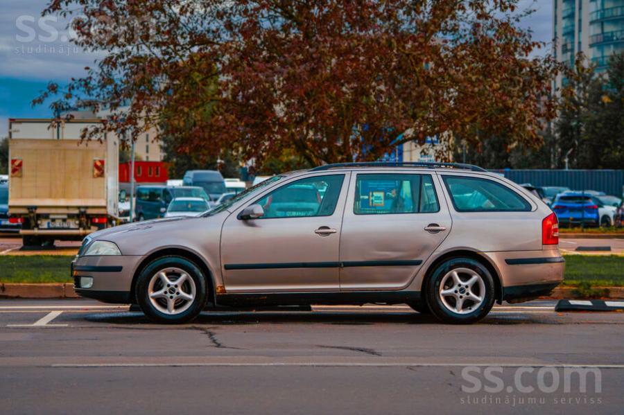 Brown Skoda Octavia 2007 in Riga, with an engine capacity of 1.60 L and mileage of 447 thousand km for 750 €, photo 3 on AUTOMOTO.COM.LV