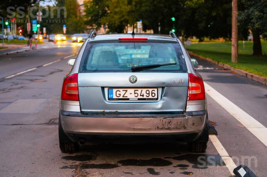 Brown Skoda Octavia 2007 in Riga, with an engine capacity of 1.60 L and mileage of 447 thousand km for 750 €, photo 4 on AUTOMOTO.COM.LV