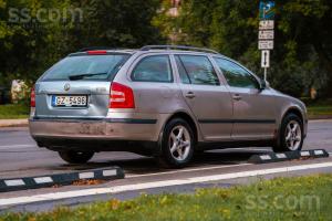 Brown Skoda Octavia 2007 in Riga, with an engine capacity of 1.60 L and mileage of 447 thousand km for 750 €, photo 5 on AUTOMOTO.COM.LV