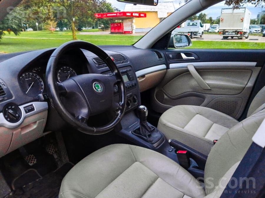 Brown Skoda Octavia 2007 in Riga, with an engine capacity of 1.60 L and mileage of 447 thousand km for 750 €, photo 6 on AUTOMOTO.COM.LV