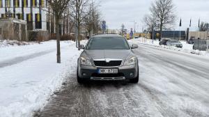 Brown Skoda Octavia 2009 in Riga, with an engine capacity of 1.80 L and mileage of 234 thousand km for 6200 €, photo 2 on AUTOMOTO.COM.LV