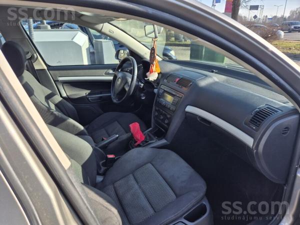 Brown Skoda Octavia 2009 in Riga, with an engine capacity of 2.00 L and mileage of 275 thousand km for 2300 €, photo 3 on AUTOMOTO.COM.LV