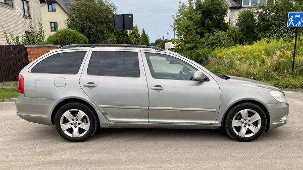 Brown Skoda Octavia 2009 in Vilnius, with an engine capacity of 1.40 L and mileage of 325 thousand km for 1900 €, photo 6 on AUTOMOTO.COM.LV