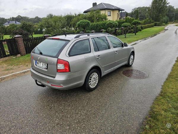 Brown Skoda Octavia 2010 in Vilnius, with an engine capacity of 1.60 L and mileage of 260 thousand km for 2500 €, photo 1 on AUTOMOTO.COM.LV