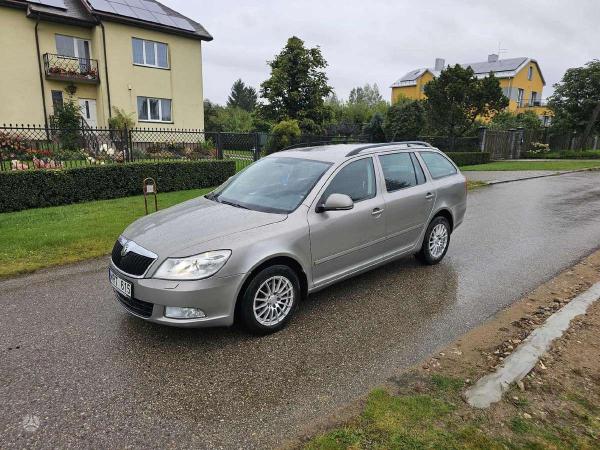 Brown Skoda Octavia 2010 in Vilnius, with an engine capacity of 1.60 L and mileage of 260 thousand km for 2500 €, photo 5 on AUTOMOTO.COM.LV