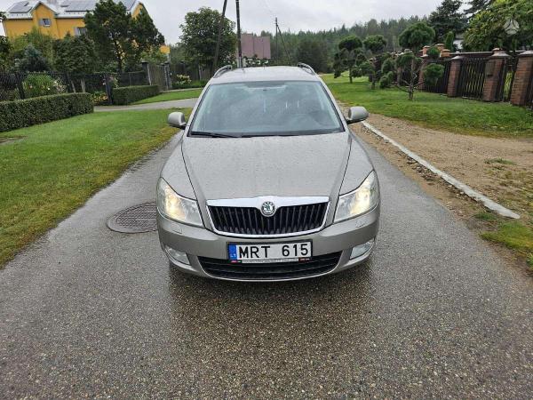 Brown Skoda Octavia 2010 in Vilnius, with an engine capacity of 1.60 L and mileage of 260 thousand km for 2500 €, photo 6 on AUTOMOTO.COM.LV