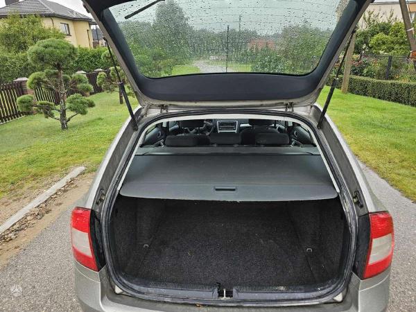 Brown Skoda Octavia 2010 in Vilnius, with an engine capacity of 1.60 L and mileage of 260 thousand km for 2500 €, photo 9 on AUTOMOTO.COM.LV