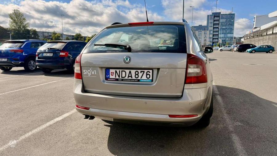 Brown Skoda Octavia 2010 in Vilnius, with an engine capacity of 1.90 L and mileage of 424 thousand km for 1900 €, photo 4 on AUTOMOTO.COM.LV