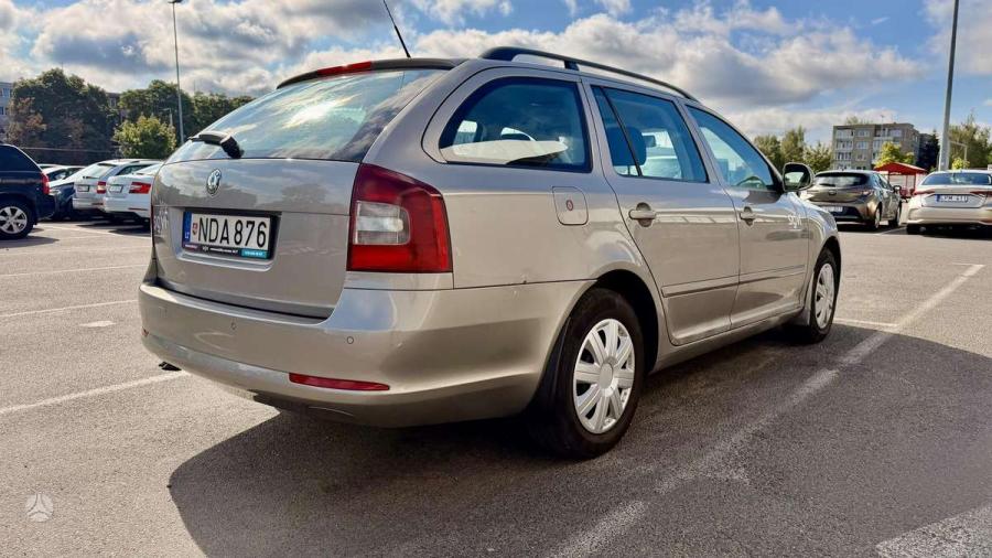 Brown Skoda Octavia 2010 in Vilnius, with an engine capacity of 1.90 L and mileage of 424 thousand km for 1900 €, photo 5 on AUTOMOTO.COM.LV