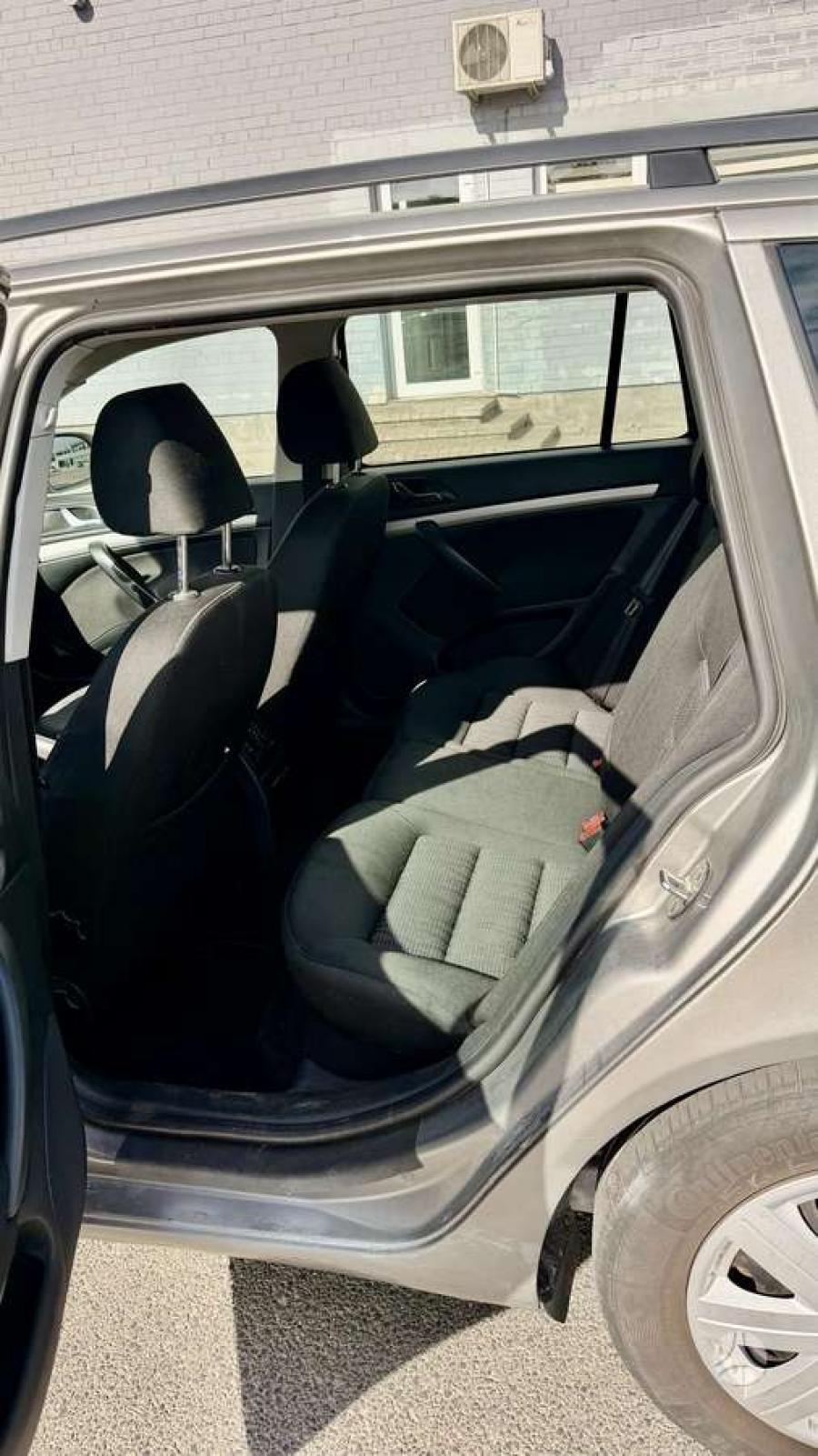 Brown Skoda Octavia 2010 in Vilnius, with an engine capacity of 1.90 L and mileage of 424 thousand km for 1900 €, photo 7 on AUTOMOTO.COM.LV