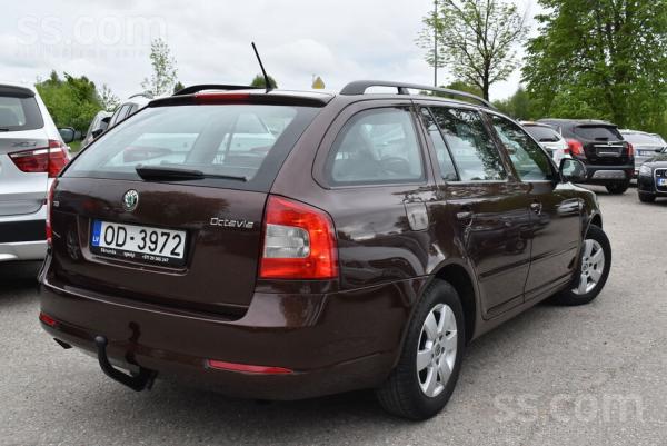 Brown Skoda Octavia 2011 in Kuldiga, with an engine capacity of 1.60 L and mileage of 0 thousand km for 5990 €, photo 2 on AUTOMOTO.COM.LV