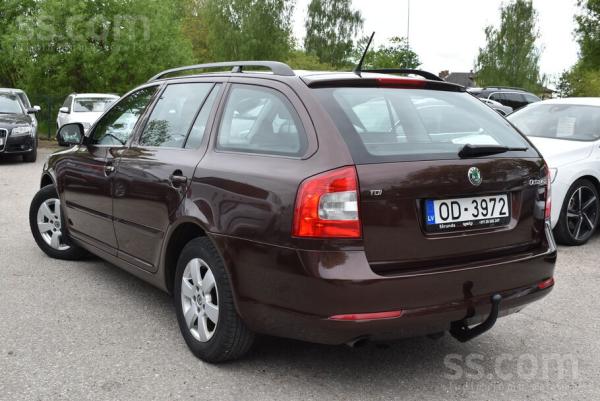 Brown Skoda Octavia 2011 in Kuldiga, with an engine capacity of 1.60 L and mileage of 0 thousand km for 5990 €, photo 3 on AUTOMOTO.COM.LV