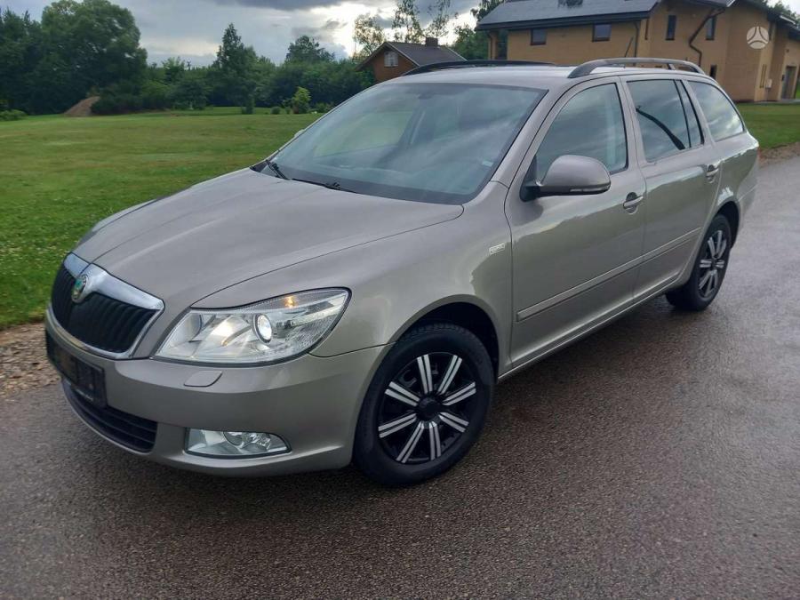 Brown Skoda Octavia 2011 in Alytus, with an engine capacity of 1.39 L and mileage of 247 thousand km for 3550 €, photo 1 on AUTOMOTO.COM.LV