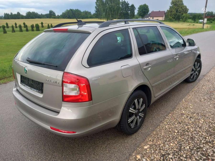Brown Skoda Octavia 2011 in Alytus, with an engine capacity of 1.39 L and mileage of 247 thousand km for 3550 €, photo 5 on AUTOMOTO.COM.LV