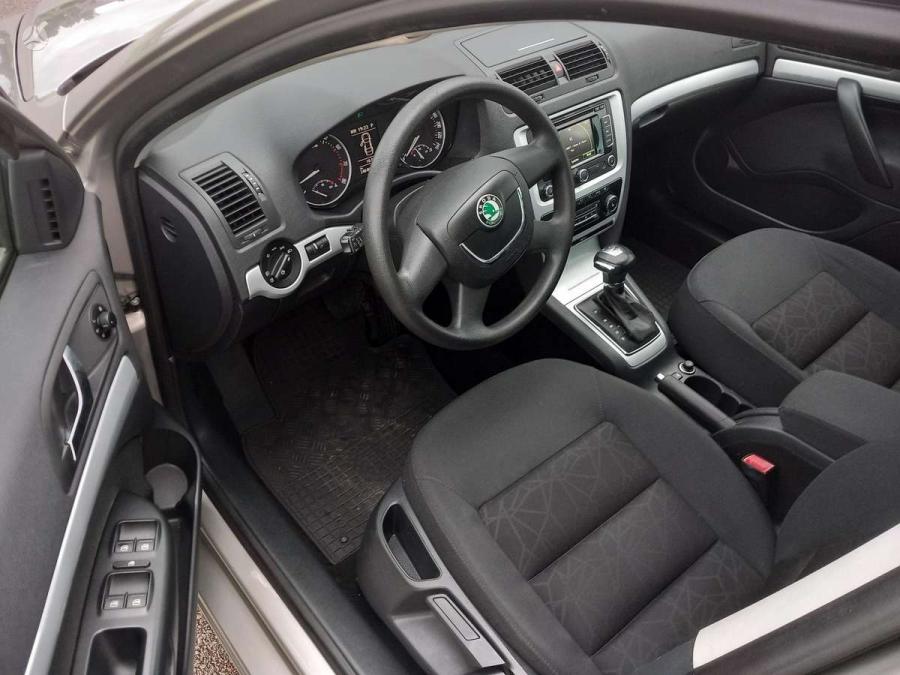 Brown Skoda Octavia 2011 in Alytus, with an engine capacity of 1.39 L and mileage of 247 thousand km for 3550 €, photo 8 on AUTOMOTO.COM.LV