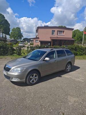 Brown Skoda Octavia 2011 in Raseiniai, with an engine capacity of 1.60 L and mileage of 320 thousand km for 2900 €, photo 4 on AUTOMOTO.COM.LV