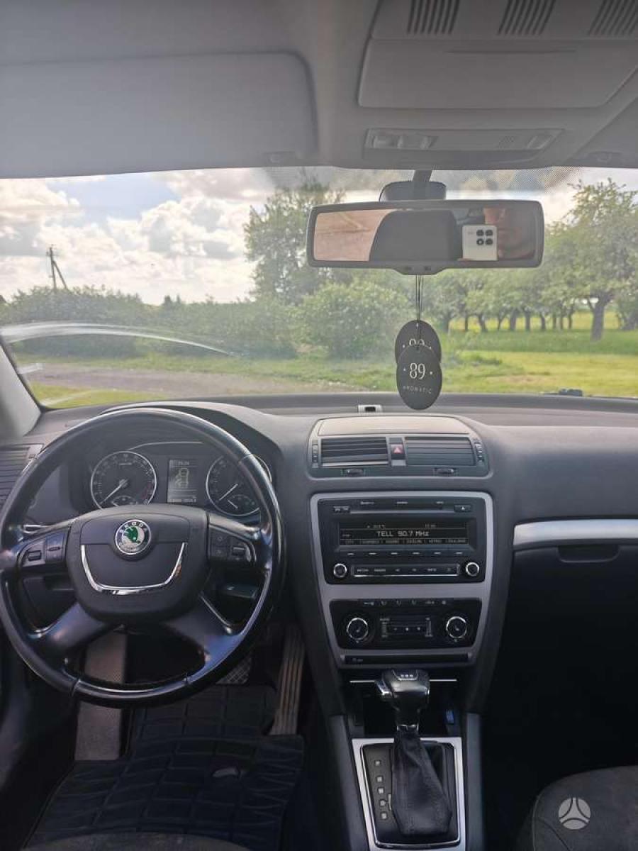 Brown Skoda Octavia 2011 in Raseiniai, with an engine capacity of 1.60 L and mileage of 320 thousand km for 2900 €, photo 8 on AUTOMOTO.COM.LV