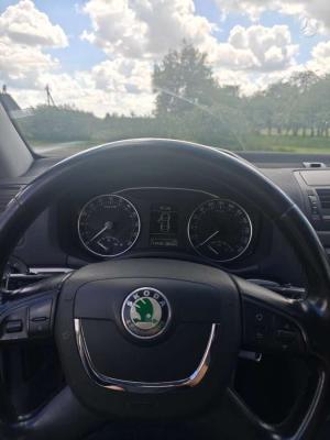 Brown Skoda Octavia 2011 in Raseiniai, with an engine capacity of 1.60 L and mileage of 320 thousand km for 2900 €, photo 9 on AUTOMOTO.COM.LV